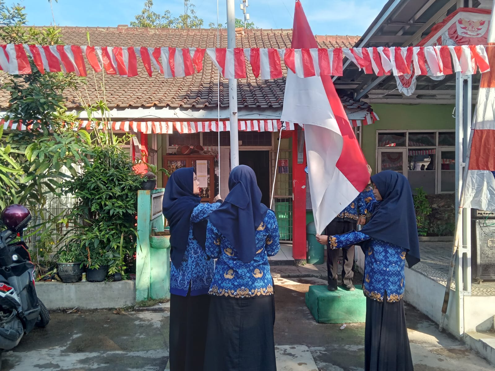 Upacara Bendera Hari Ulang Tahun (HUT) RI ke-78 di SD Negeri 198 Mekarjaya, Semangat Kemerdekaan ...